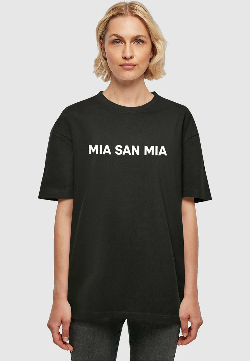 FC Bayern München MIA SAN MIA BOLD OVERSIZED BOYFRIEND TEE - Print T ...