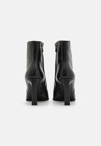 HUGO TARAH BOOTIE - Støvletter - black/svart - Zalando.no