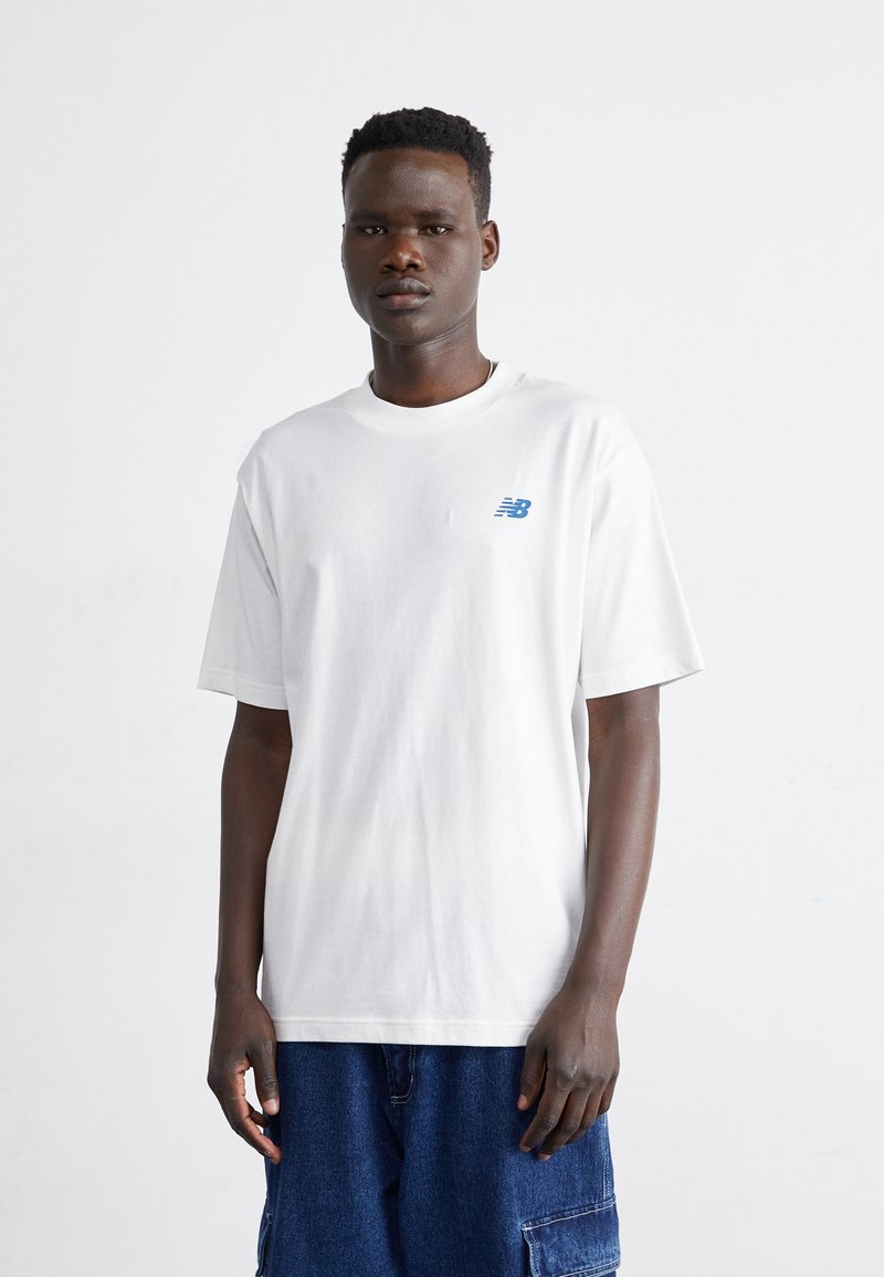 New Balance RUNNERS TEE - Print T-shirt - white - Zalando.co.uk