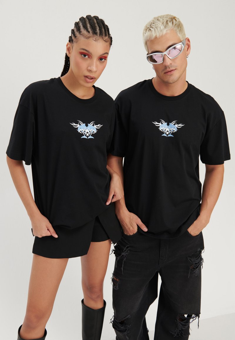 YOURTURN UNISEX - Triko s potiskem - black/černá - Zalando.cz