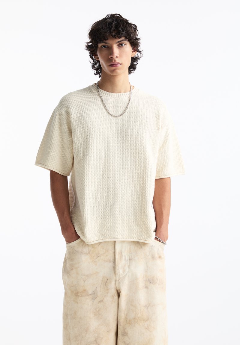 PULL&BEAR SHORT SLEEVE TEXTURED - T-Shirt basic - beige - Zalando.de