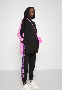 KARL LAGERFELD Tracksuit bottoms - black - Zalando