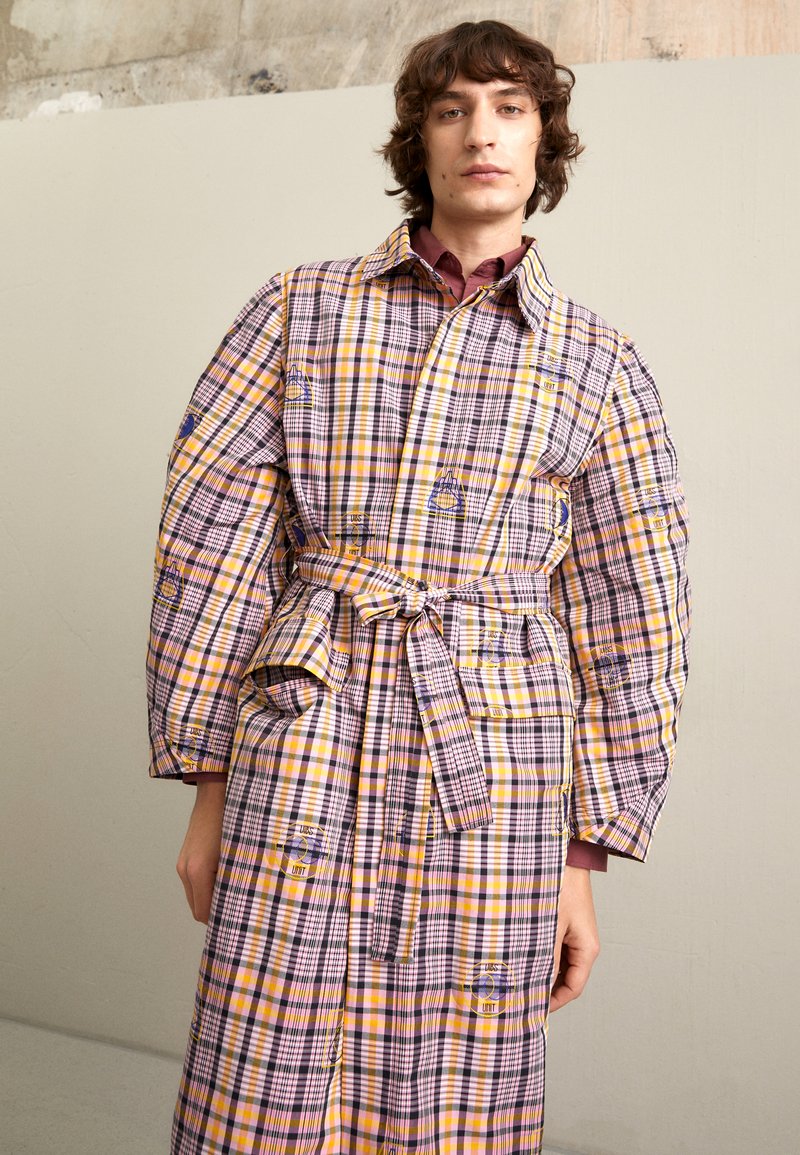 Henrik Vibskov NEW CAST COAT - Palton clasic - brown/roz deschis ...