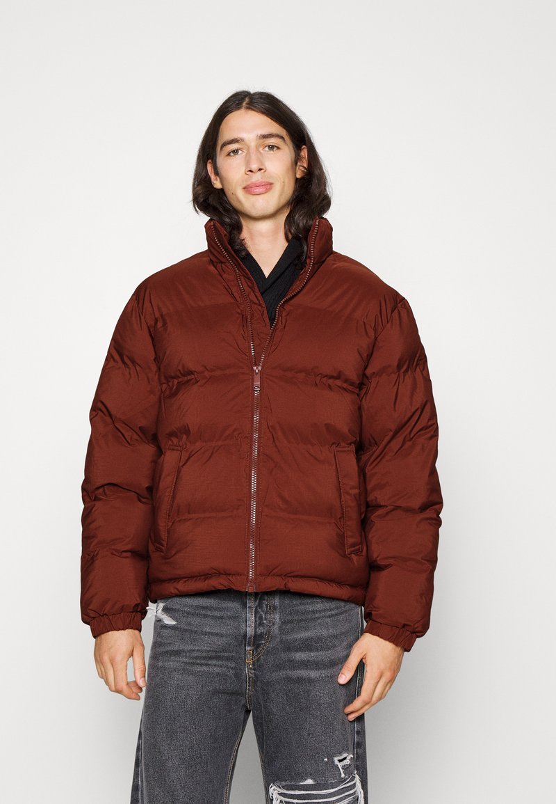 Weekday COLE PUFFER JACKET - Winterjacke - dark red/brown/braun ...