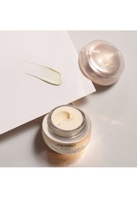 Shiseido BENEFIANCE WRINKLE SMOOTHING EYE CREAM - Eyecare - Zalando.fi