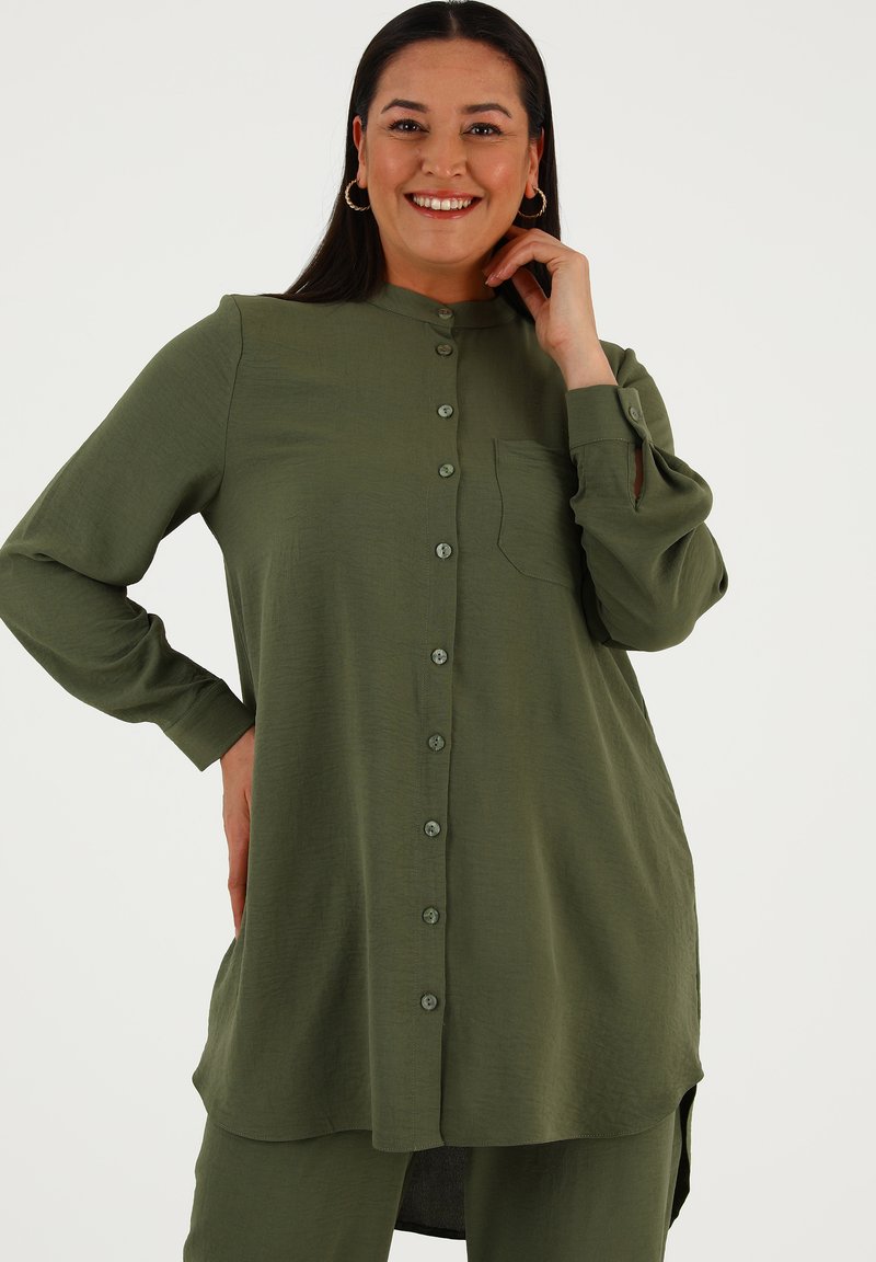 Modanisa PLUS SIZE - Hemdbluse - darkgreen/dunkelgrün - Zalando.de