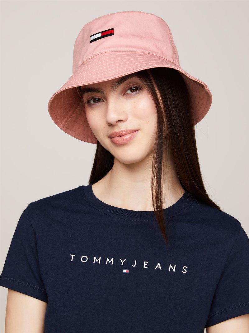 Tommy Jeans ELONGATED FLAG BUCKET HAT - Sombrero - chalky pink/rosa ...