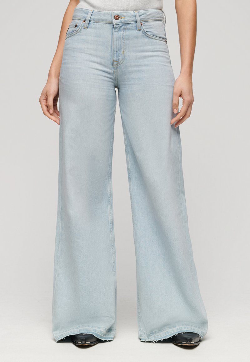 Superdry HEM WIDE LEG - Flared Jeans - phoenix pale blue/hellblau ...