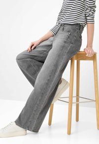 BRAX STYLE MORGAN - Wide leg - used light grey/grijs denim/greydenim ...