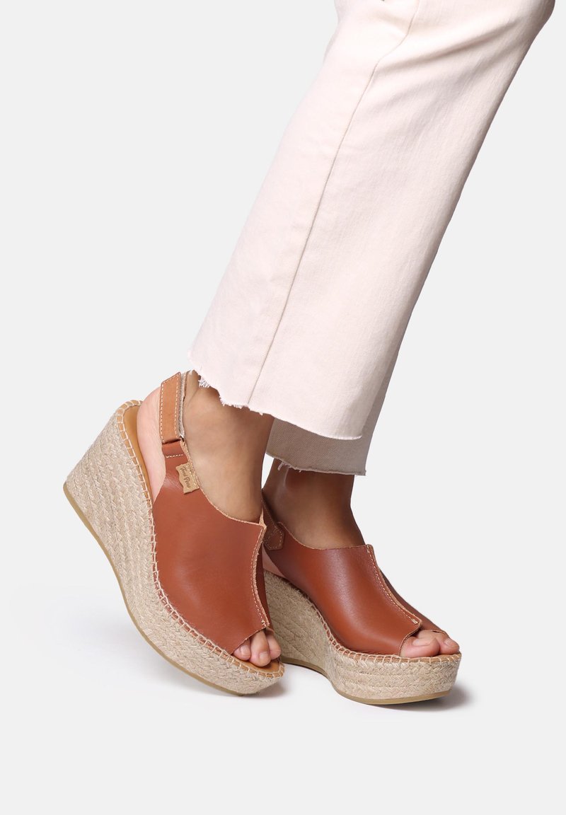 Toni Pons LUGANO - Sandalias de tacón - nougat/marrón - Zalando.es