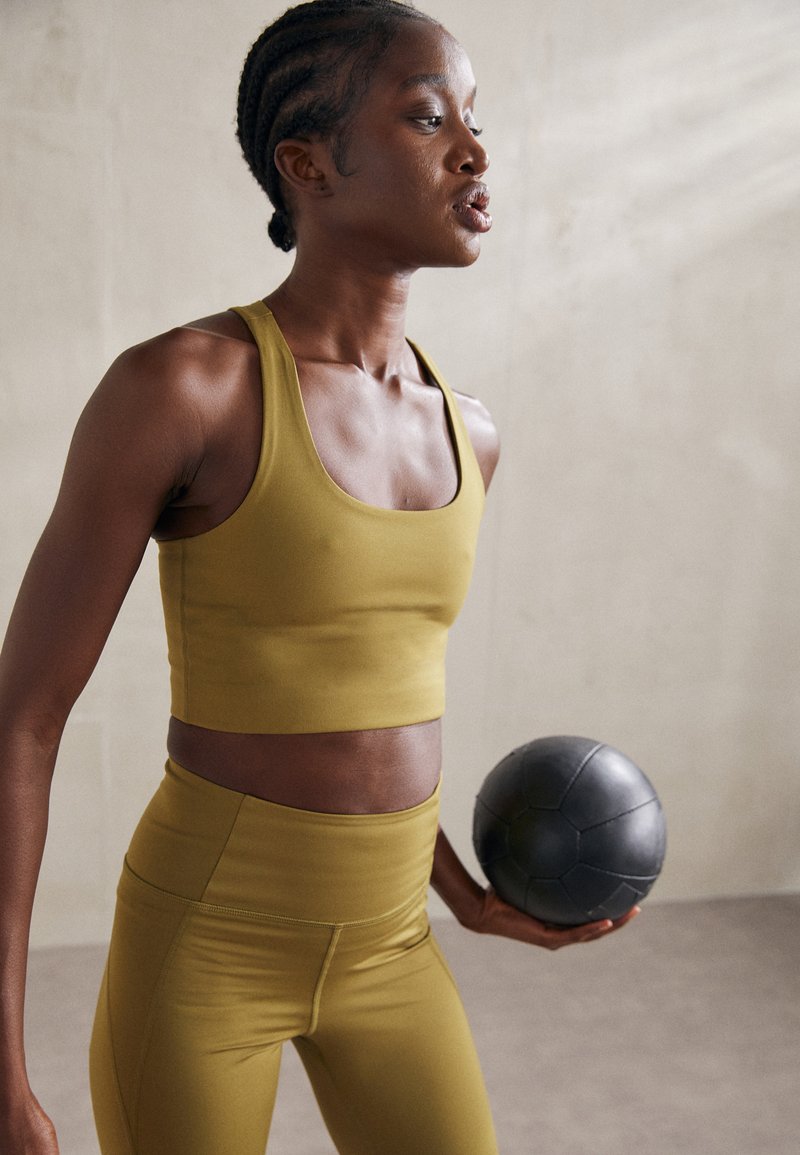 Girlfriend Collective PALOMA BRA - Sport-bh met medium support ...