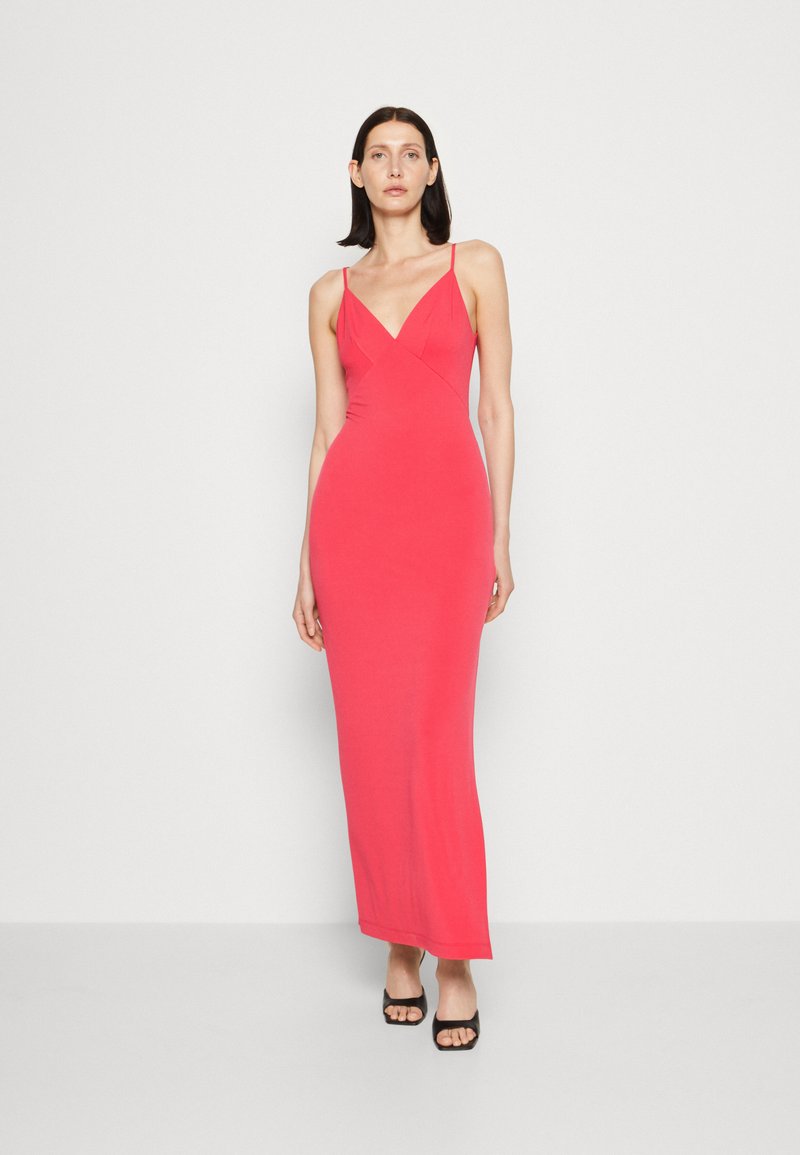 Guess MICRO STRAPS RAMSHA LONG DRESS - Jerseyklänning - karma pink ...