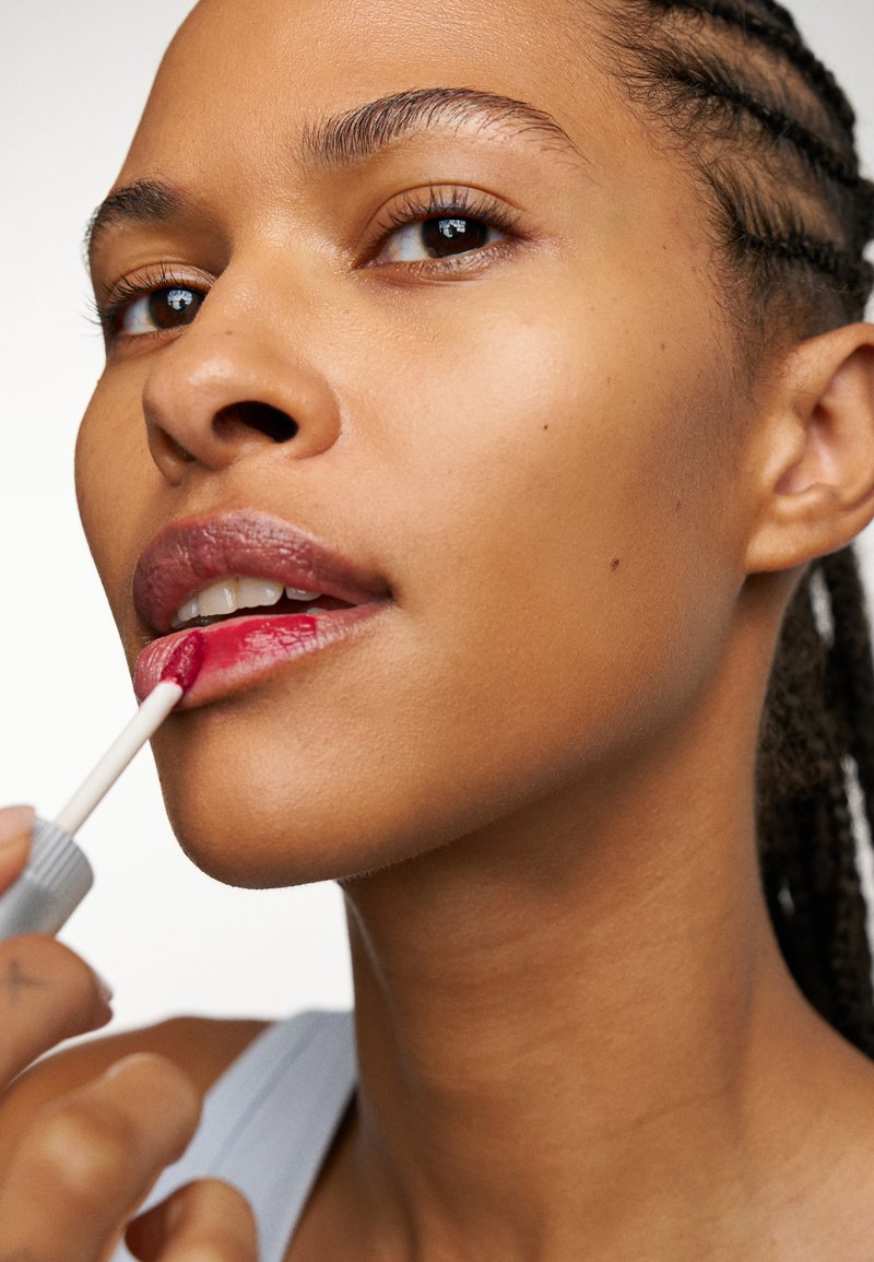 The Body Shop SHEER LIP/CHK TINT - Lip & cheek tint - brave/pink - Zalando