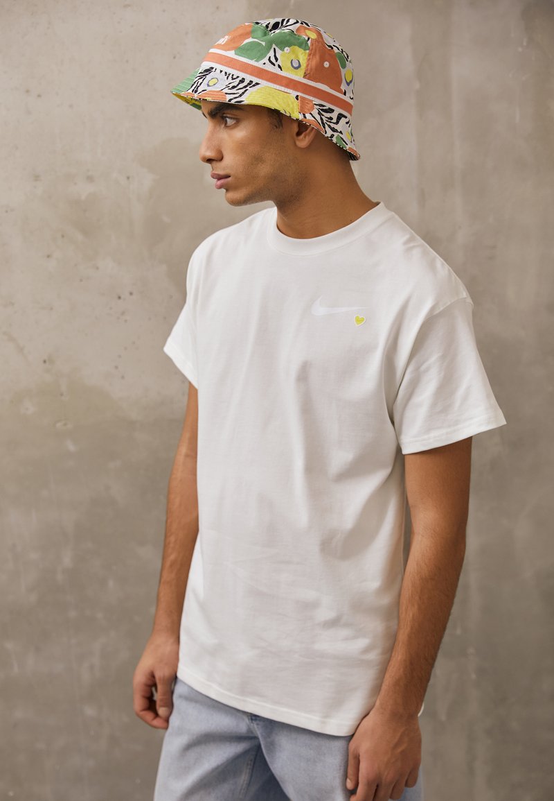 Nike Sportswear TEE - Basic T-shirt - off-white - Zalando.co.uk