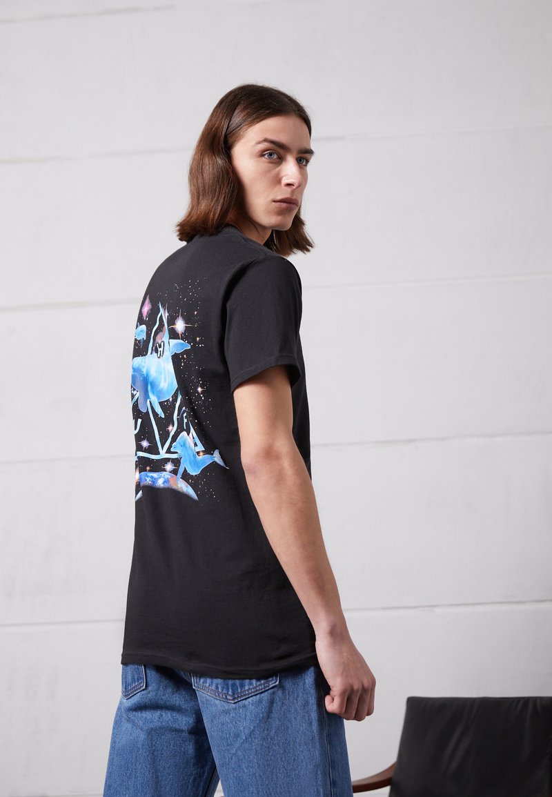 HUF SPACE DOLPHINS WASHED TEE - T-Shirt print - black/schwarz - Zalando.at