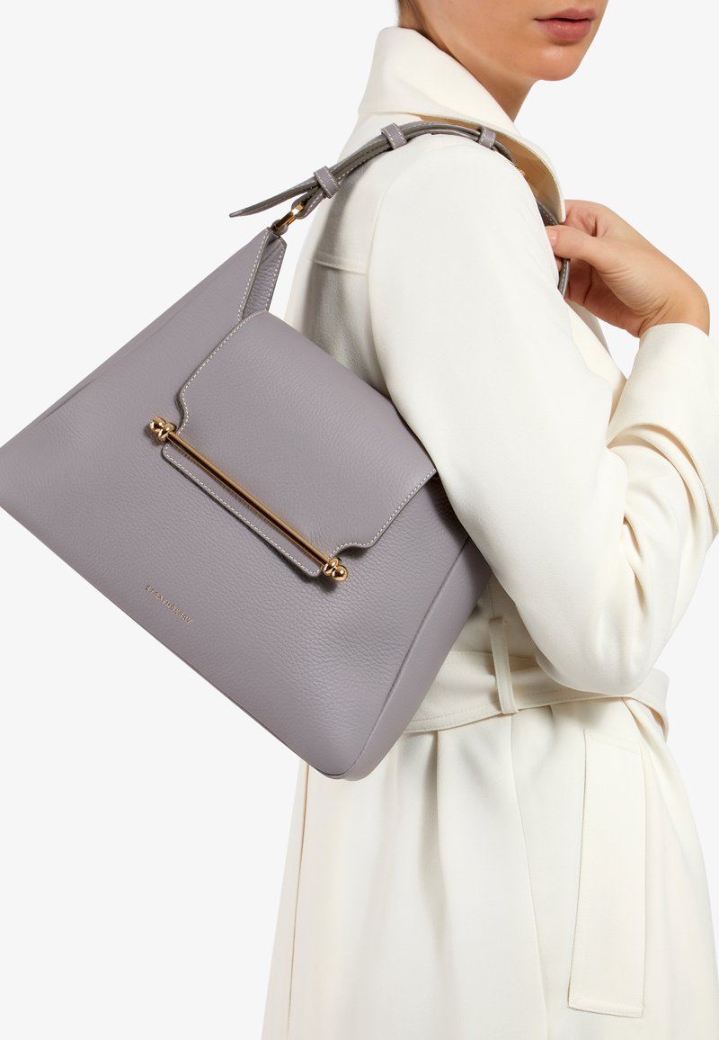 Strathberry MULTREES MIDI HOBO - Handtasche - frost grey vanilla stitch ...