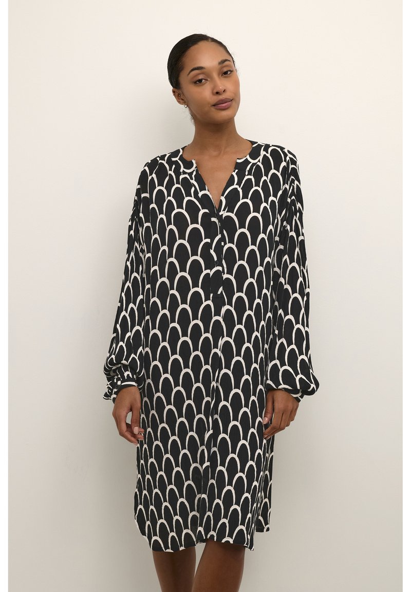 Kaffe KARINA AMBER - Freizeitkleid - black and white graphic print ...