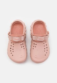 Crocs ECHO UNISEX - Rantasandaalit - pink clay/nude - Zalando.fi