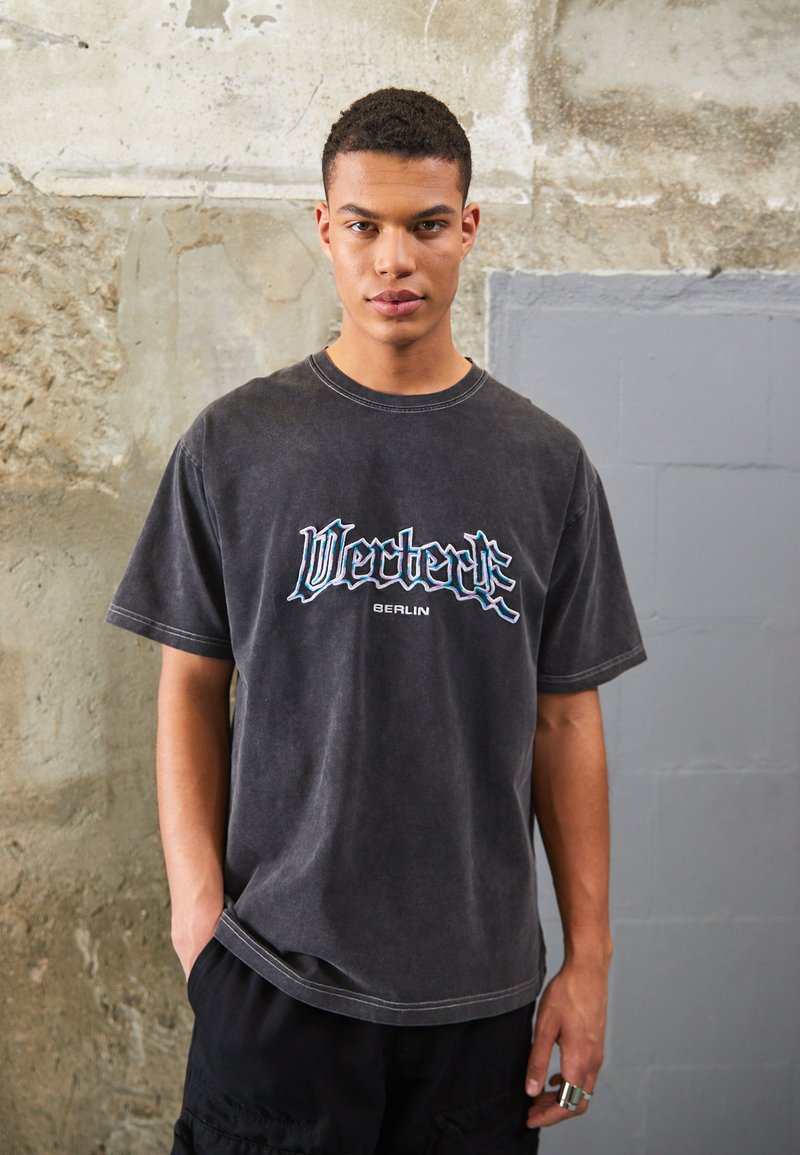 Vertere Berlin GLASS LOGO UNISEX - Print T-shirt - anthracite - Zalando.ie