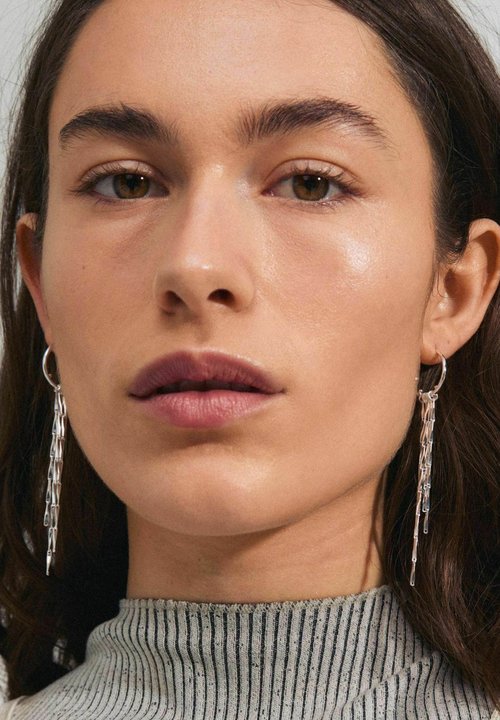 Pilgrim ECHO FLOWER DANGLE - Korvakorut - silver plated/hopeanvärinen - Zalando.fi