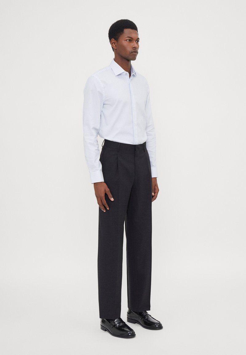 Michael Kors BENGAL DOBBY SLIIM - Formal shirt - light blue/blue ...