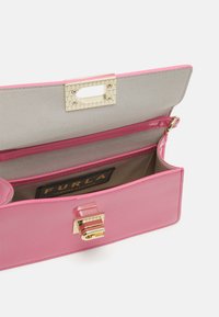 Furla ZOE MINI SHOULDER BAG - Umhängetasche - blossom/pink - Zalando.ch
