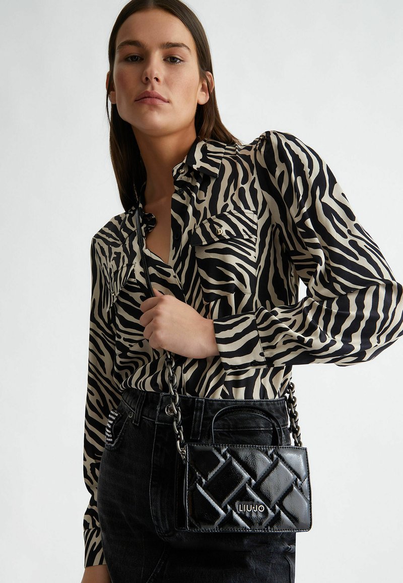 LIU JO SOHI JEWELLERY SET U MAISIE - Handtasche - black/schwarz ...