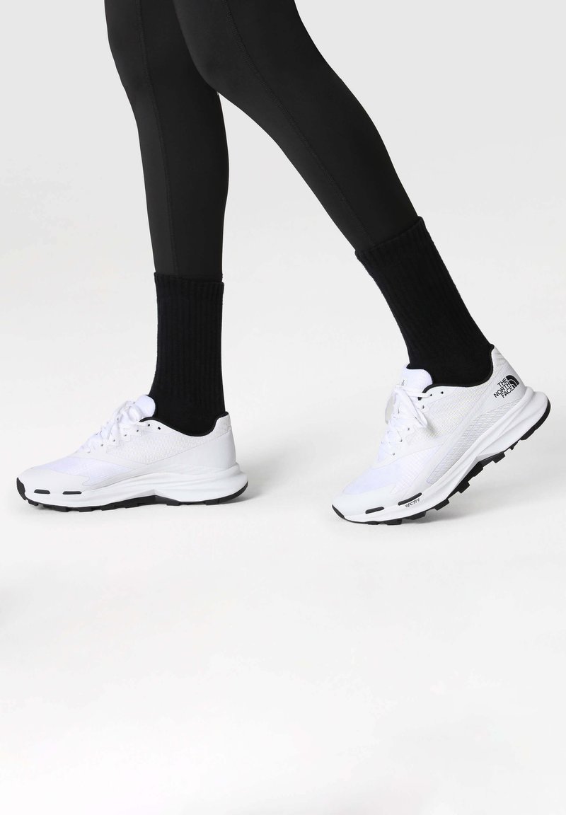 The North Face W VECTIV LEVITUM Trail Hardloopschoenen WHITE BLACK the-north-face-w-vectiv-levitum-trail-hardloopschoenen-white-black