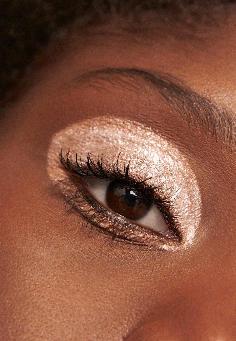 13 Best Cream Eyeshadows In 2023 (Tested Reviewed)