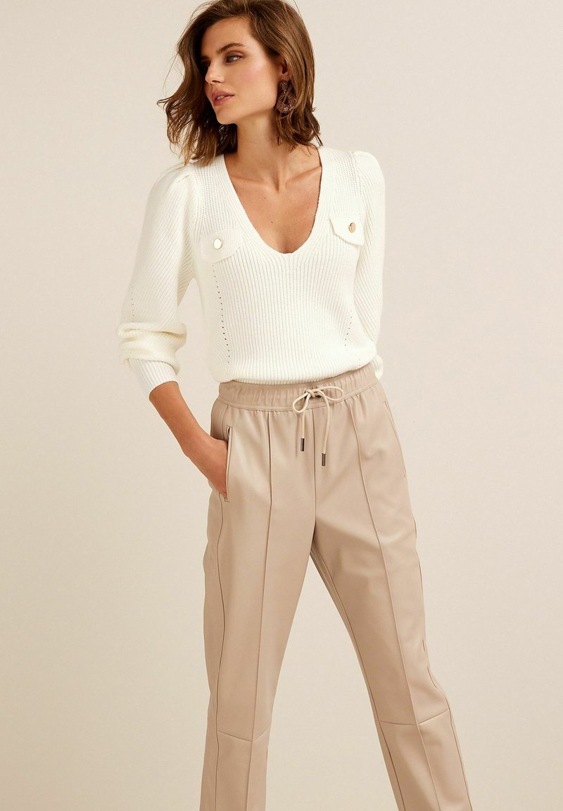 Next Utility Button Detail V-Neck Knit Top - Jumper - white - Zalando.de