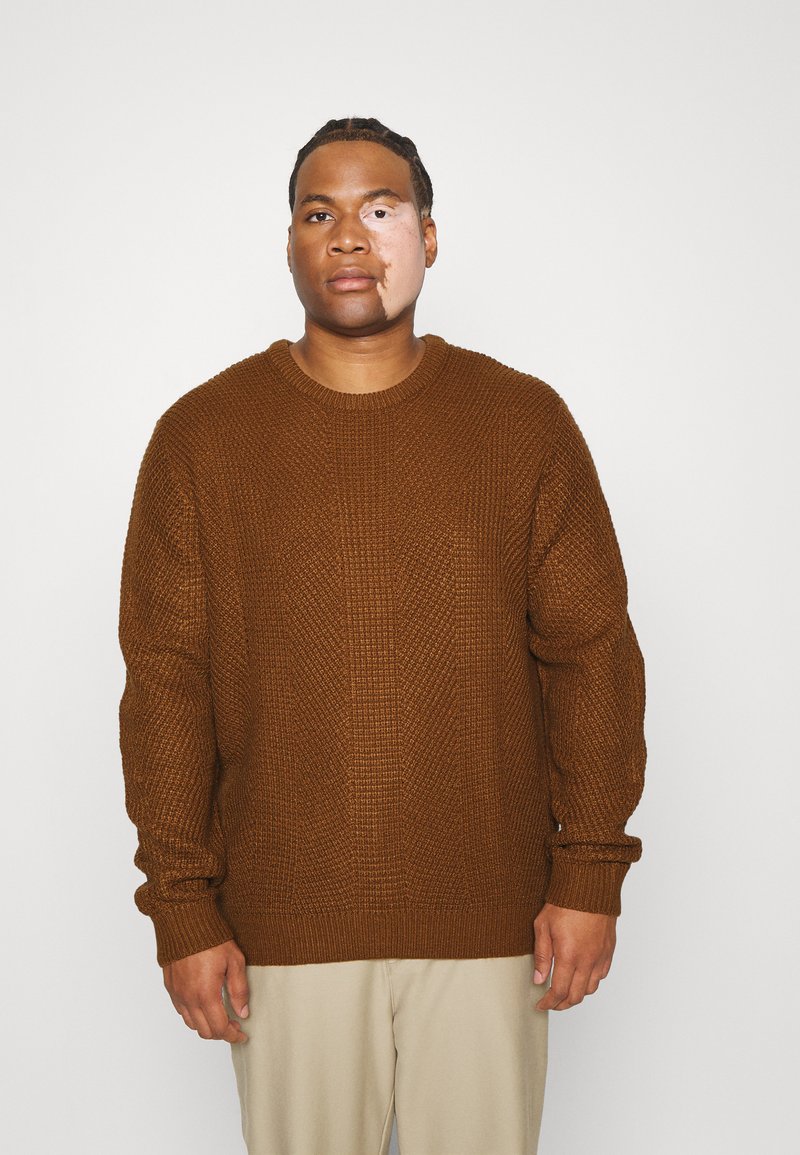 Jack & Jones JJSTANFORD CREW NECK - Strickpullover - rubber/braun ...
