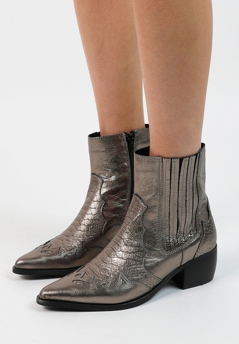 sacha WESTERN - Cowboy/biker ankle boot - bronze - Zalando