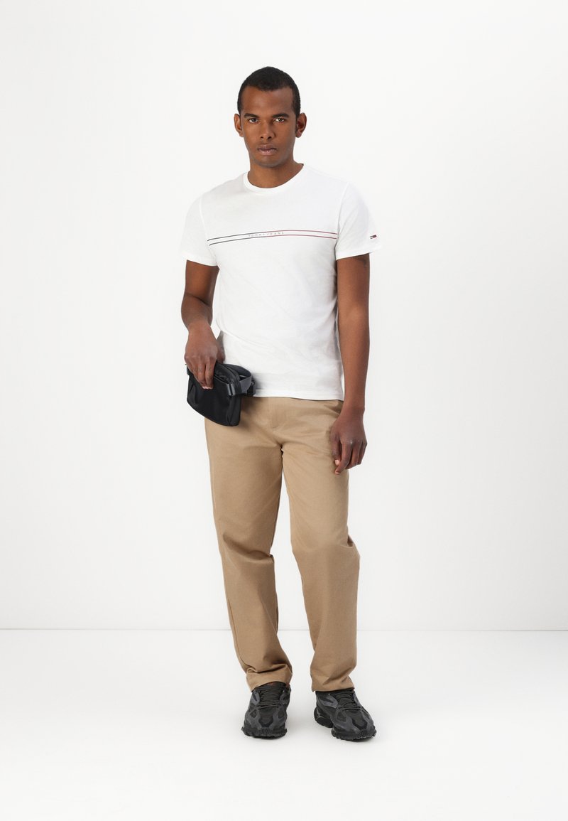 Tommy Jeans ENTRY 2 PACK - T-shirt con stampa - dark night navy/ecru ...