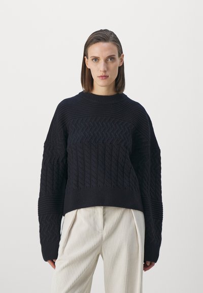 Filippa K BOXY BRAIDED - Strikkegenser - navy/mørkeblå - Zalando.no