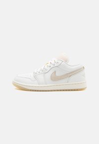 Jordan AIR JORDAN 1 - Sneakers low - sail/team gold-coloured/pale ivory ...