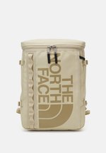 The North Face BASE CAMP FUSE BOX - Ryggsäck - gravel/khaki stone/grå ...