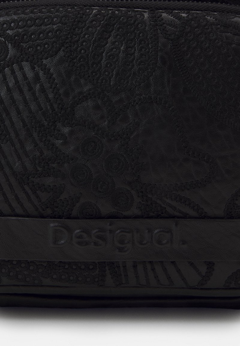 Desigual BACK ALPHA MOMBASA MINI - Rugzak - black/zwart - Zalando.nl