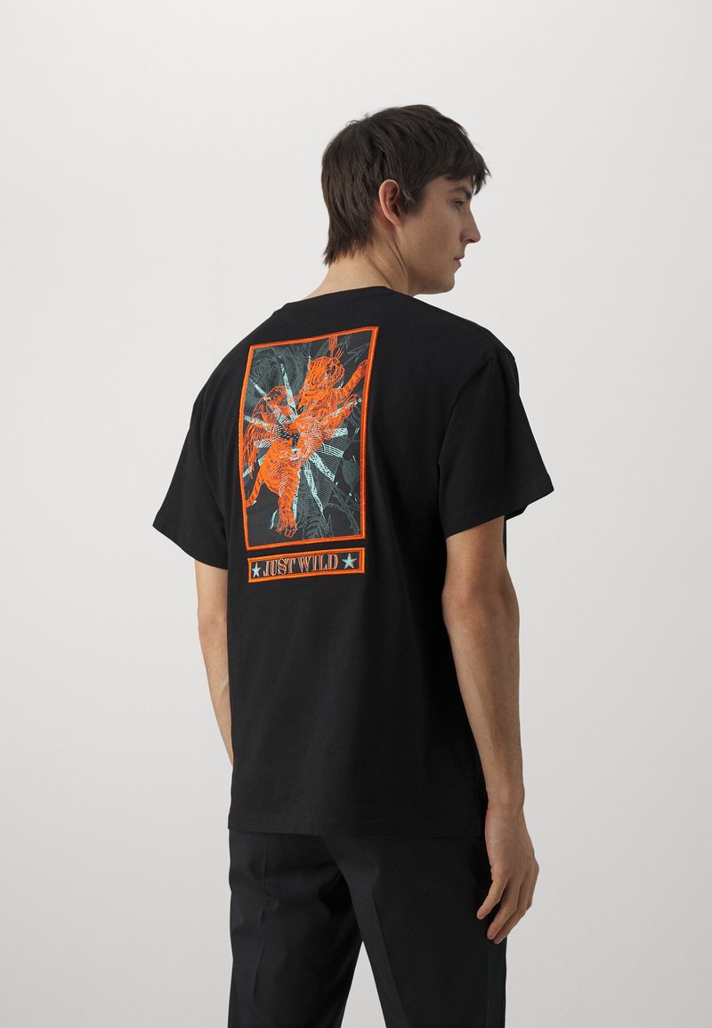 Just Cavalli MAXI LABEL - Print T-shirt - black - Zalando.ie