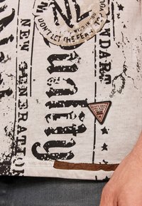 Rusty Neal T-Shirt print - stone/grau - Zalando.de