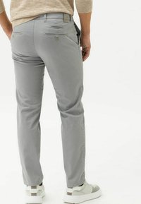 BRAX STYLE FABIO IN - Chino - silver/zilverkleurig - Zalando.nl