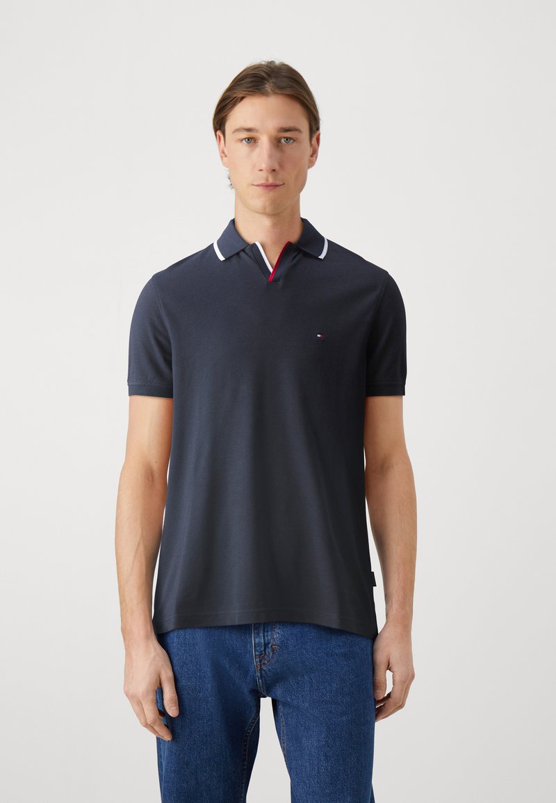 Tommy Hilfiger RWB TIPPED V COLLAR REG POLO - Print T-shirt - desert ...