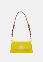 Furla ZOE MINI SHOULDER BAG - Axelremsväska - canary/gul - Zalando.se