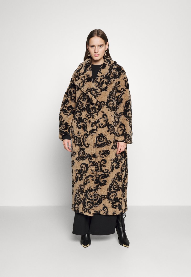 Versace Jeans Couture TEDDY JACQUARD DIS TAPESTRY - Palton clasic ...