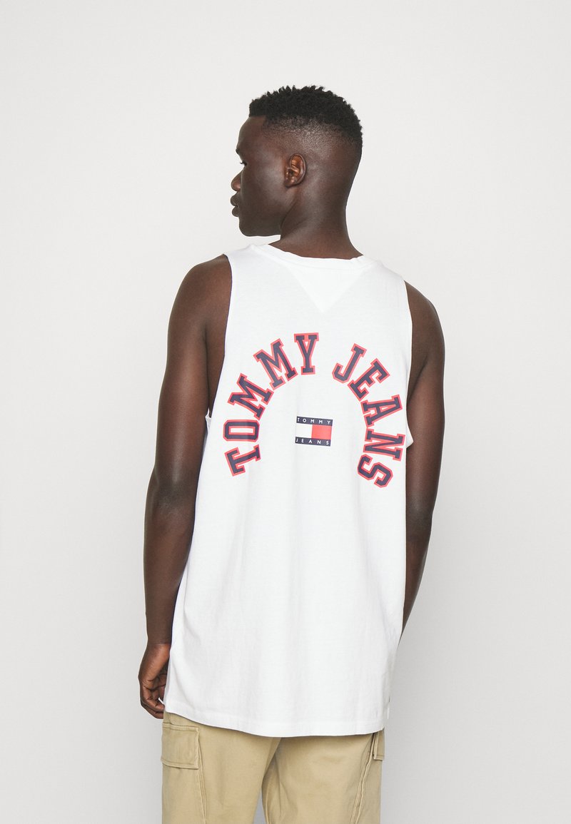Tommy Jeans CURVED COLLEGE TANK - Top - white - Zalando.co.uk
