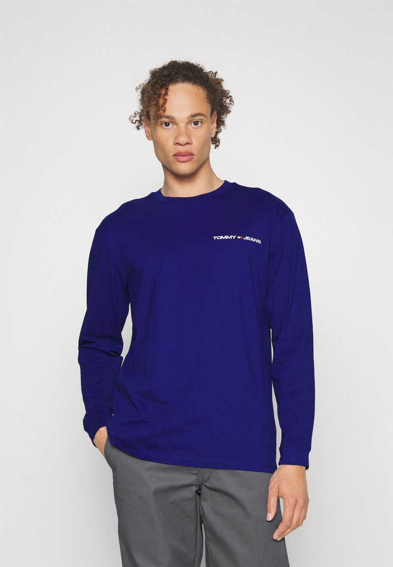 Tommy Jeans LINEAR CHEST TEE - Long sleeved top - navy voyage/blue ...