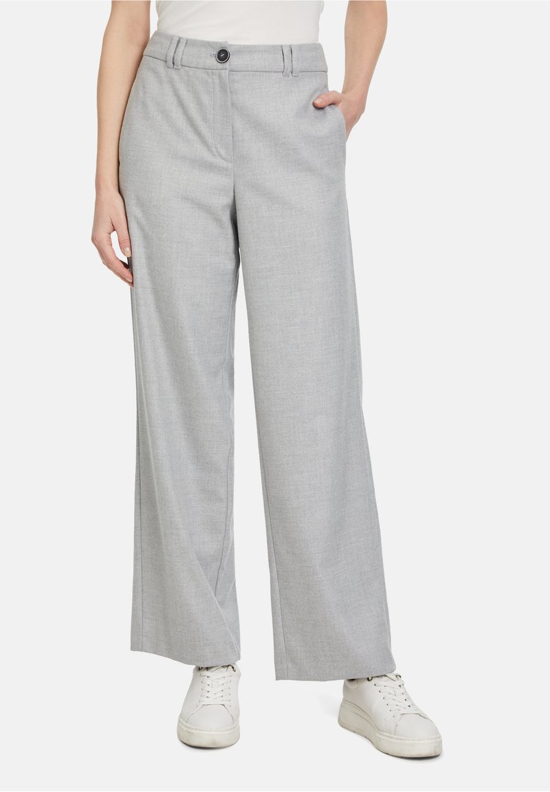Betty & Co MIT WEITEM BEIN - Stoffhose - light silver melange ...