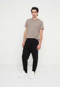 Tommy Jeans LINEAR - Træningsbukser - black/sort - Zalando.dk