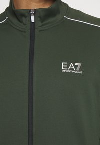 EA7 Emporio Armani CORE JACKET - Trainingsjacke - duffel bag/oliv ...