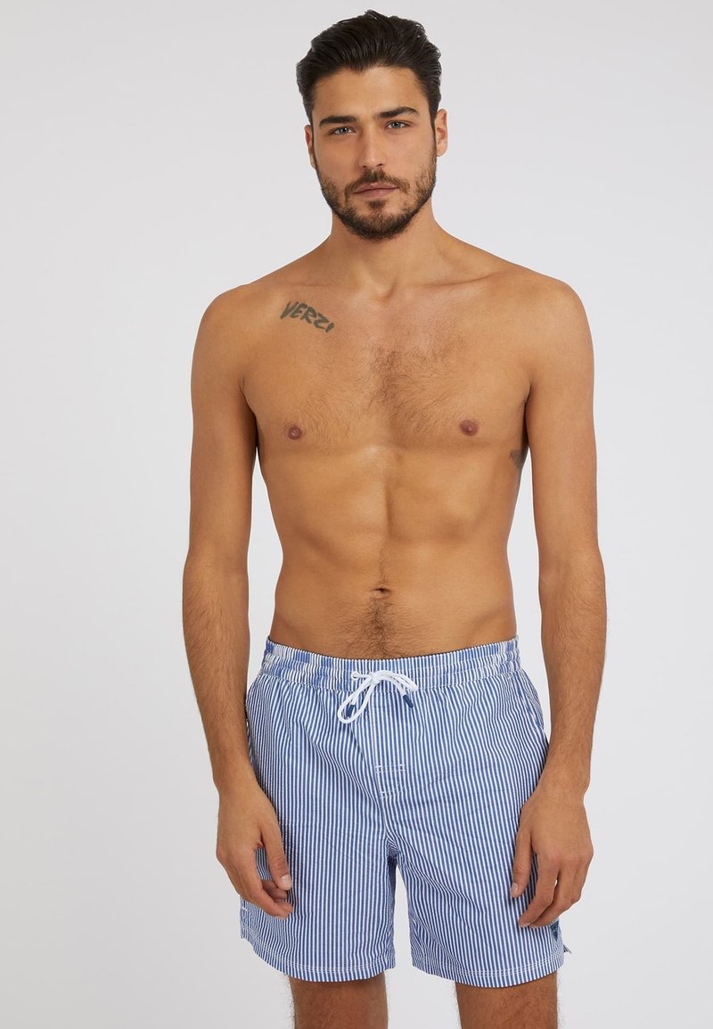 Guess Mit Allover Streifenmuster Bañador Blau Azul Zalando Es