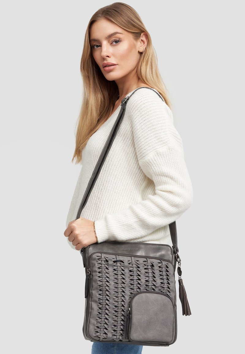 Marc Picard AUFGESETZTE - Across body bag - grau/grey - Zalando.ie